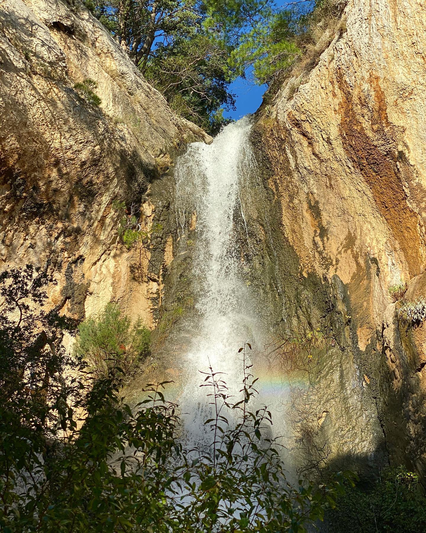 Fotostrecke: Wasserfall am Nugal Strand – Makarska News